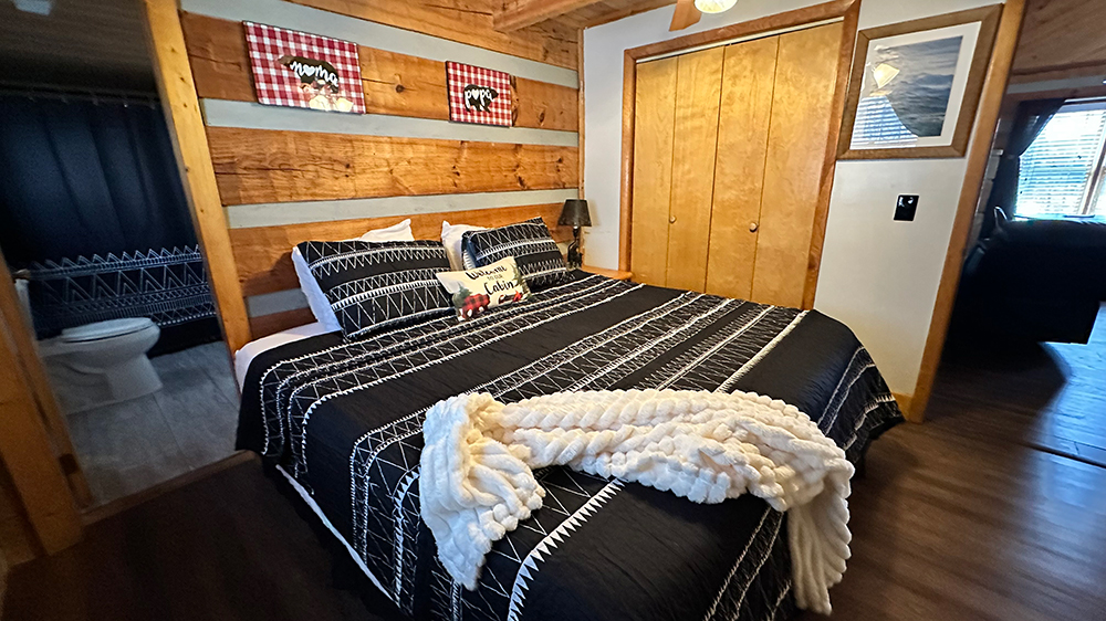 Pet-Friendly Cabin w/ Fenced Yard | Hapey Cabin Rentals